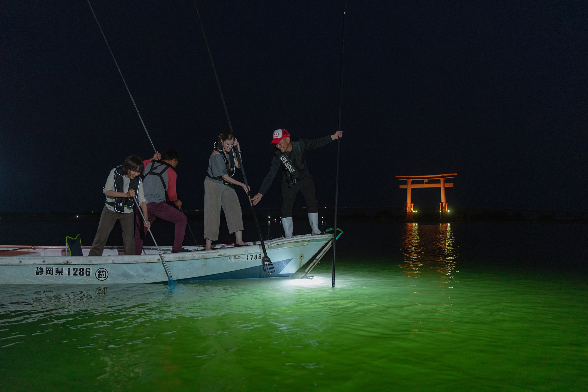 Night spearfishing Experience on Lake Hamana - Explore Shizuoka